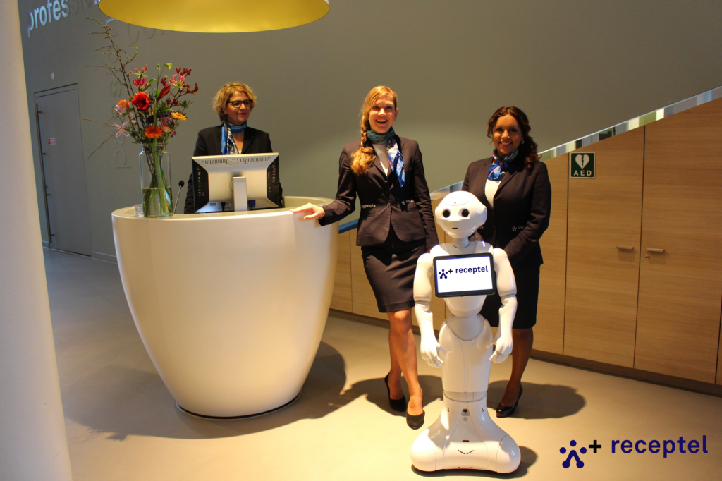 Eerste robot-host in dienst bij Nederlands hospitalityspecialist - Emerce