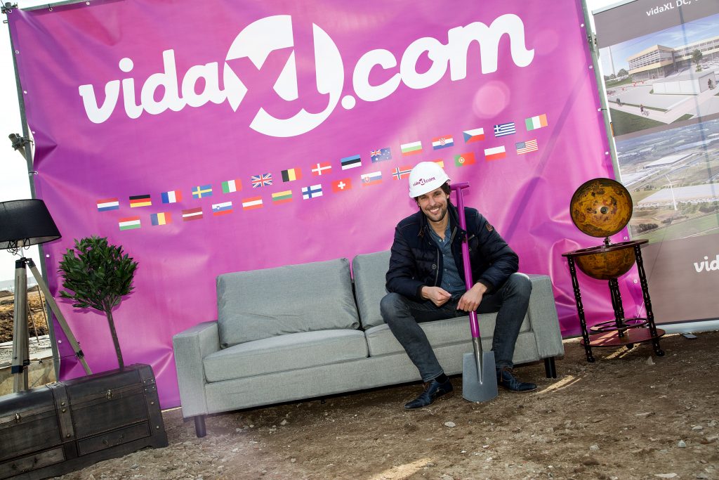 VidaXL legt eerste steen 'grootste e-commerce distributiecentrum' - Emerce