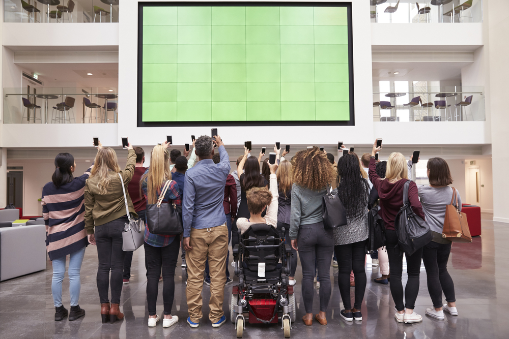 Groot scherm vervangt mobiel - Emerce