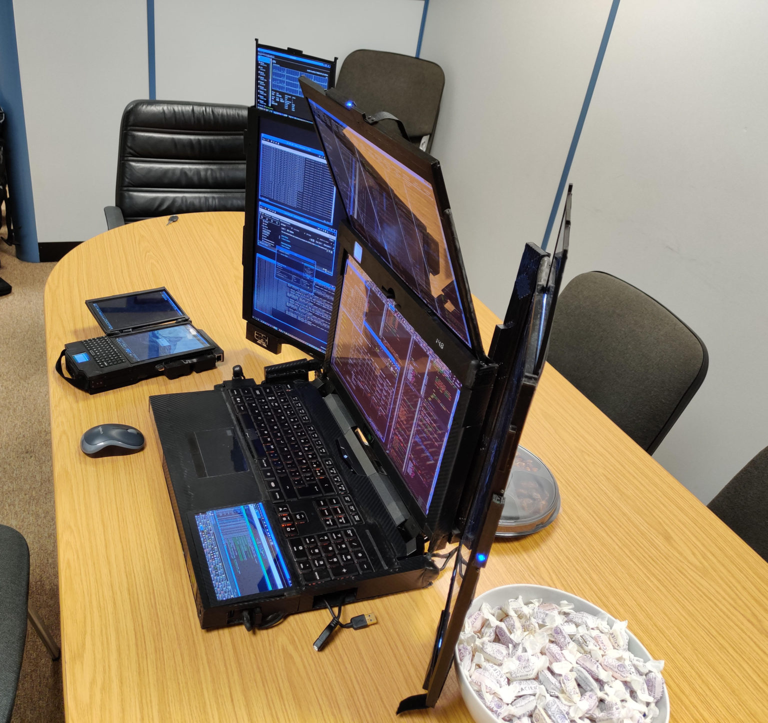 Laptop met zeven schermen - Emerce