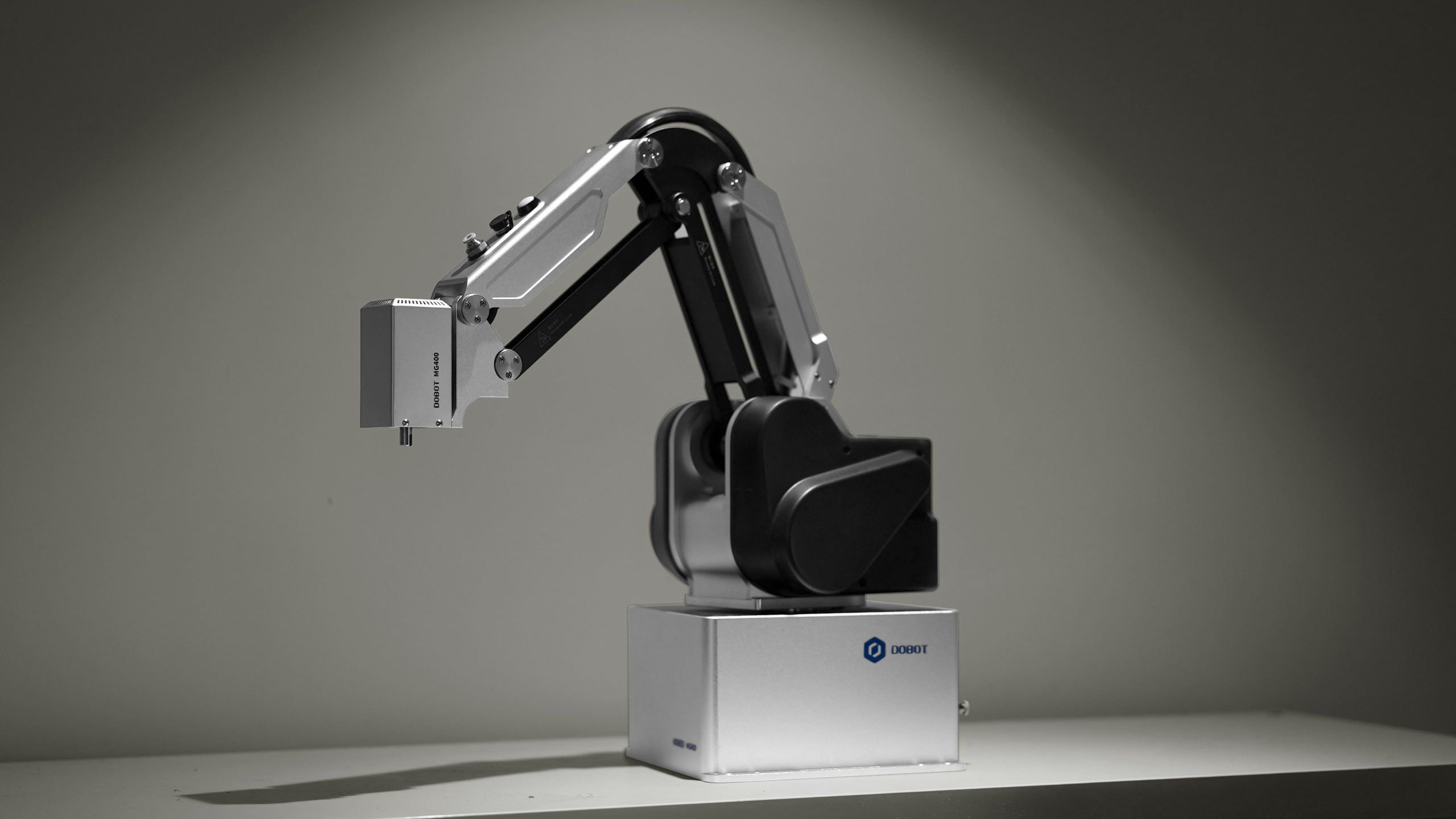 Dobot MG400: desktop-robot - Emerce