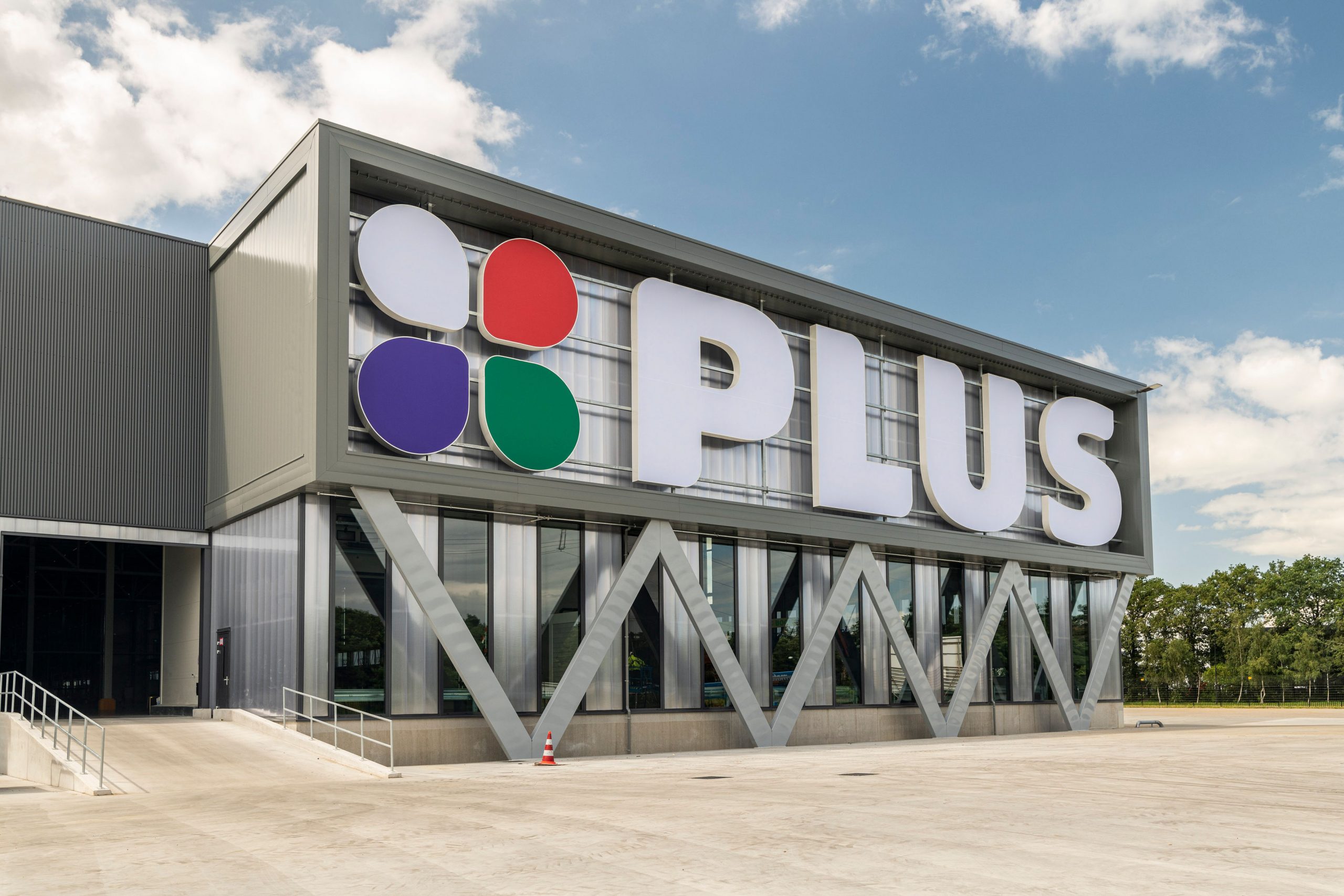 Nieuwe coöperatie PLUS en COOP zet in op moderne technologie - Emerce