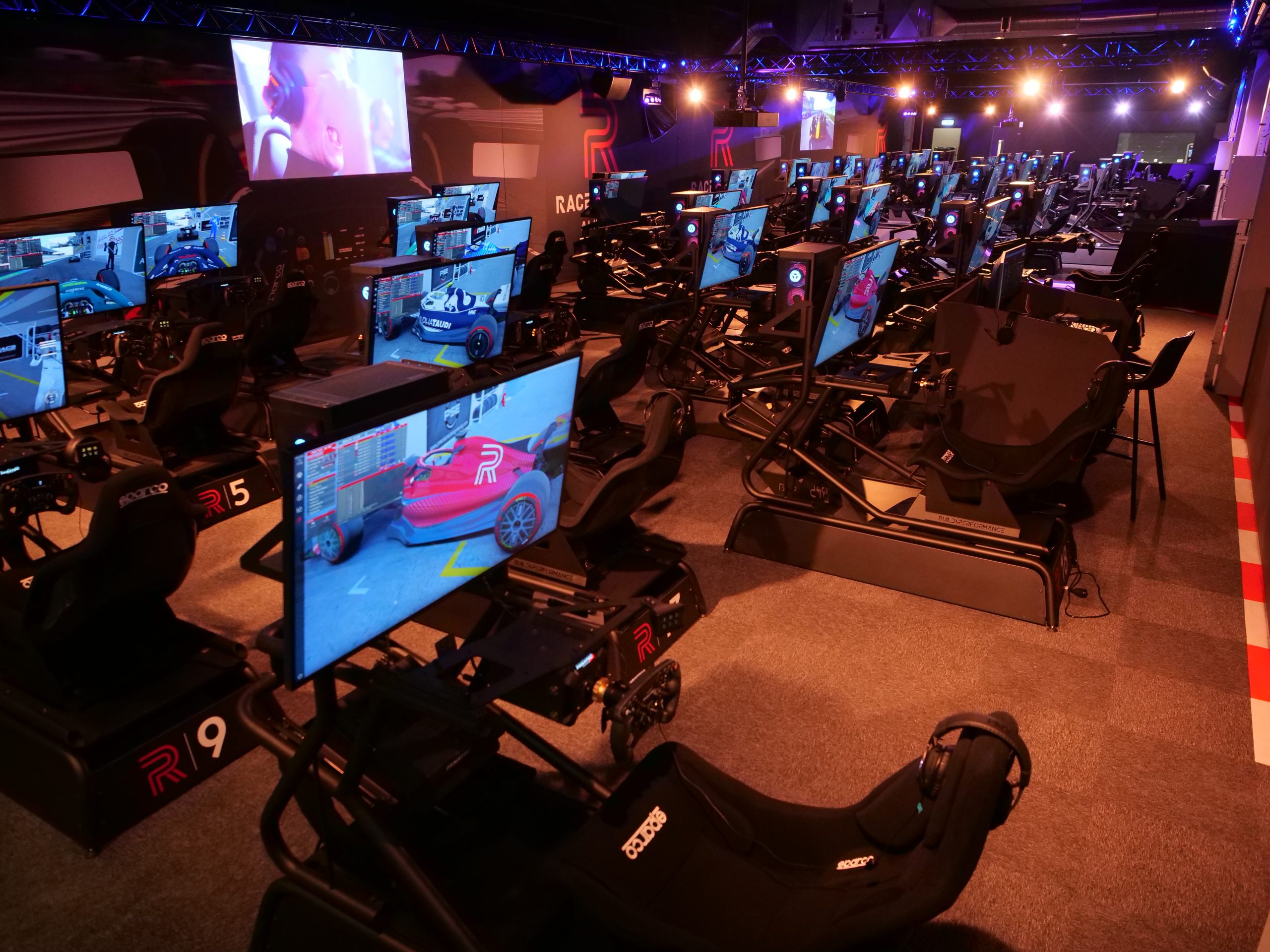 Simrace-walhalla Racesquare opent deuren in Alkmaar, heeft Nederlandse ...