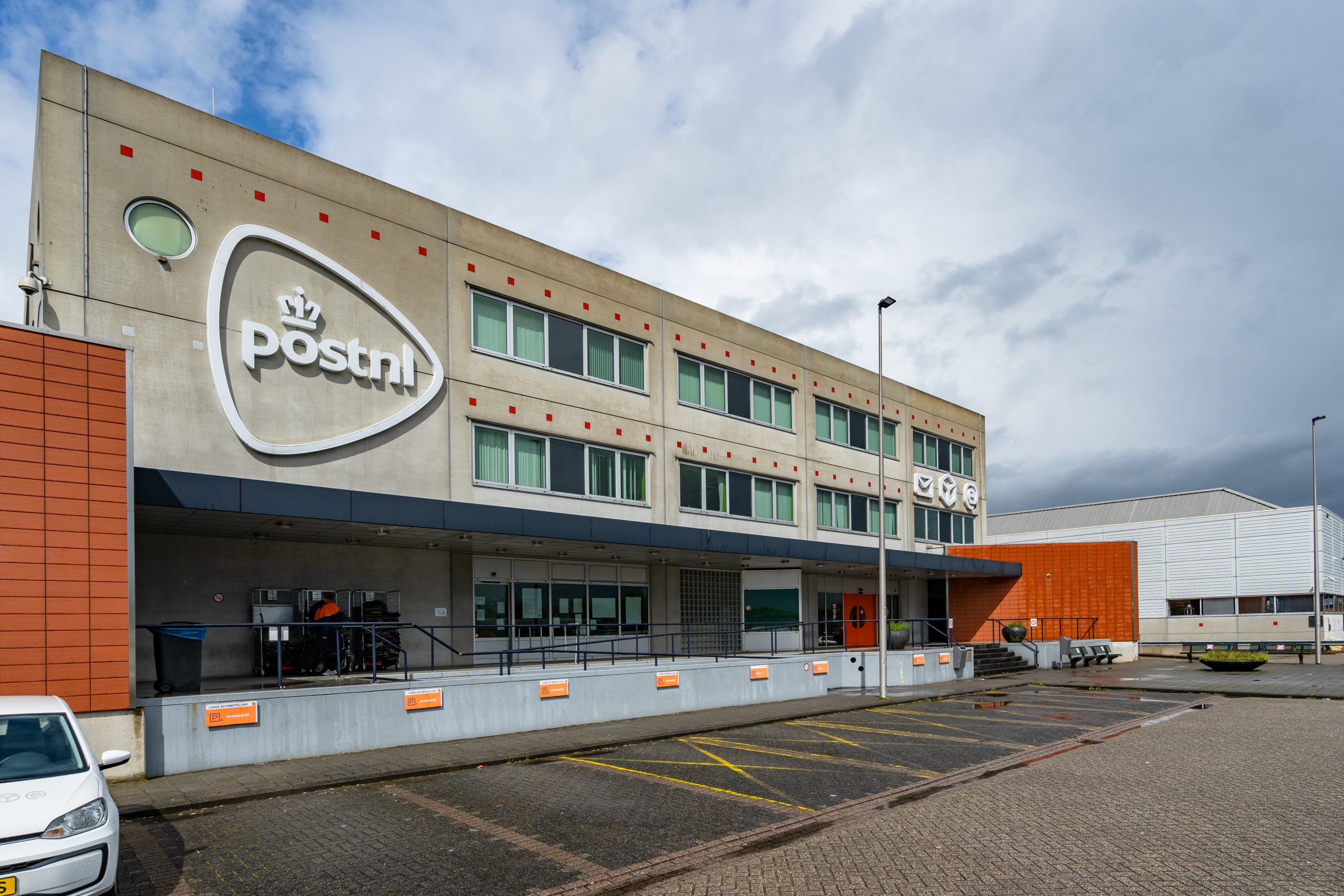 Duizenden pakketbezorgers extra in dienst bij PostNL - Emerce Duizenden pakketbezorgers extra in dienst bij PostNL - Emerce