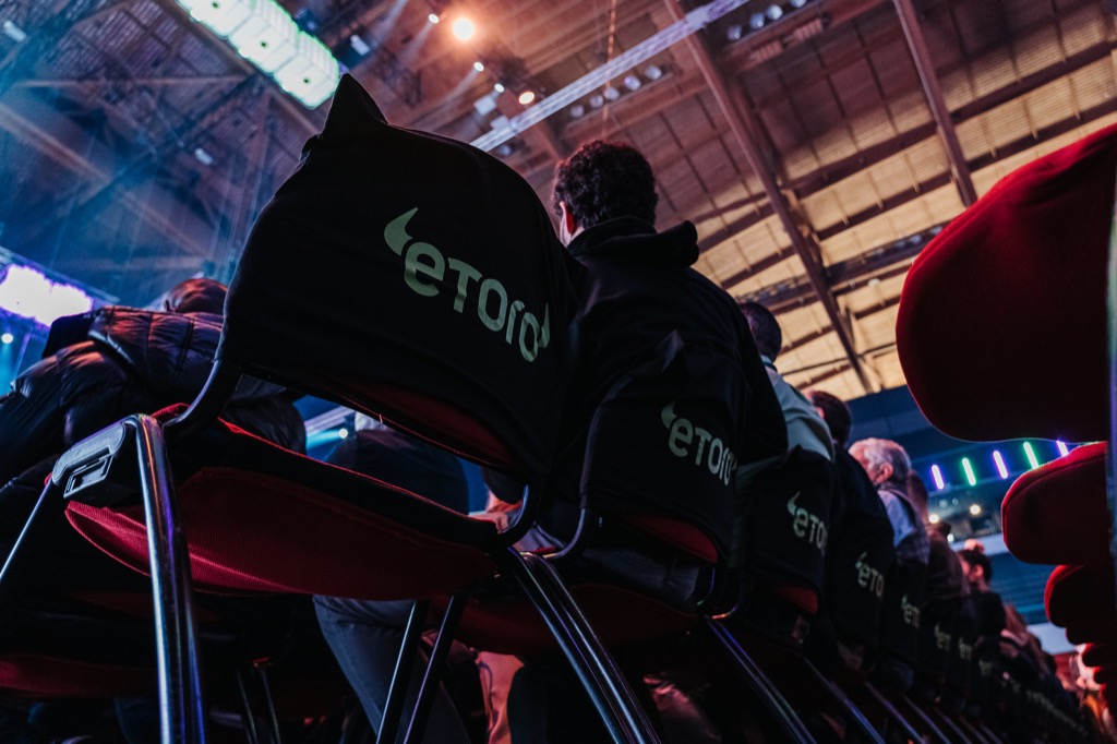 Twitter koppelt met eToro. Contour nieuwe strategie? - Emerce