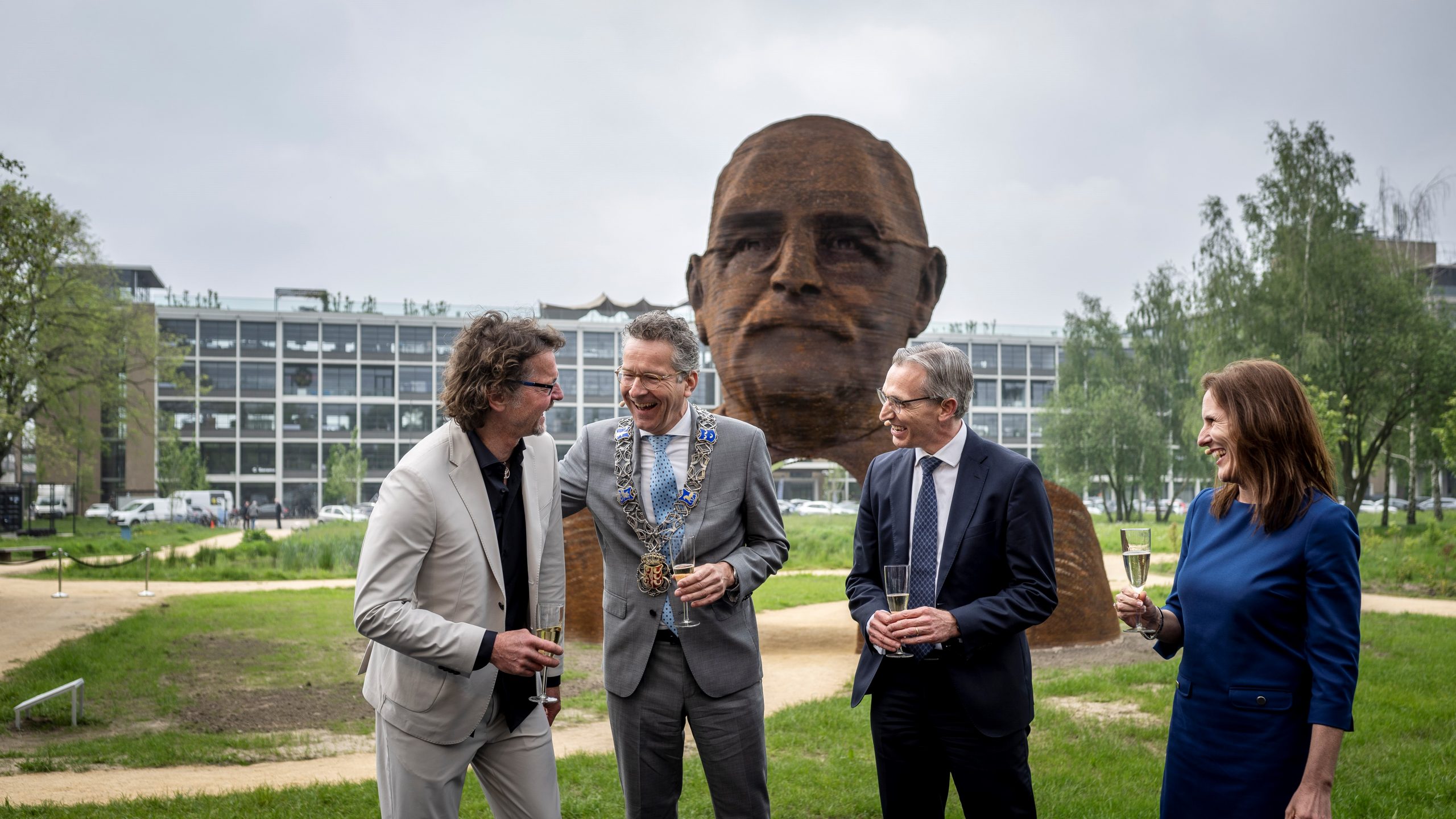 Kunstwerk van Gerard Philips brengt verleden, heden en toekomst van ...