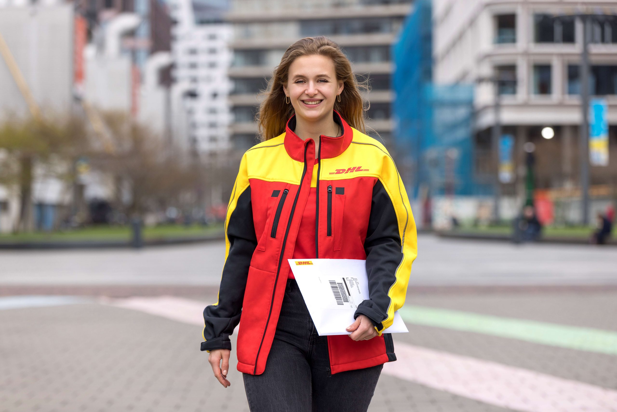 DHL officieel van start met post voor zakelijke markt - Emerce