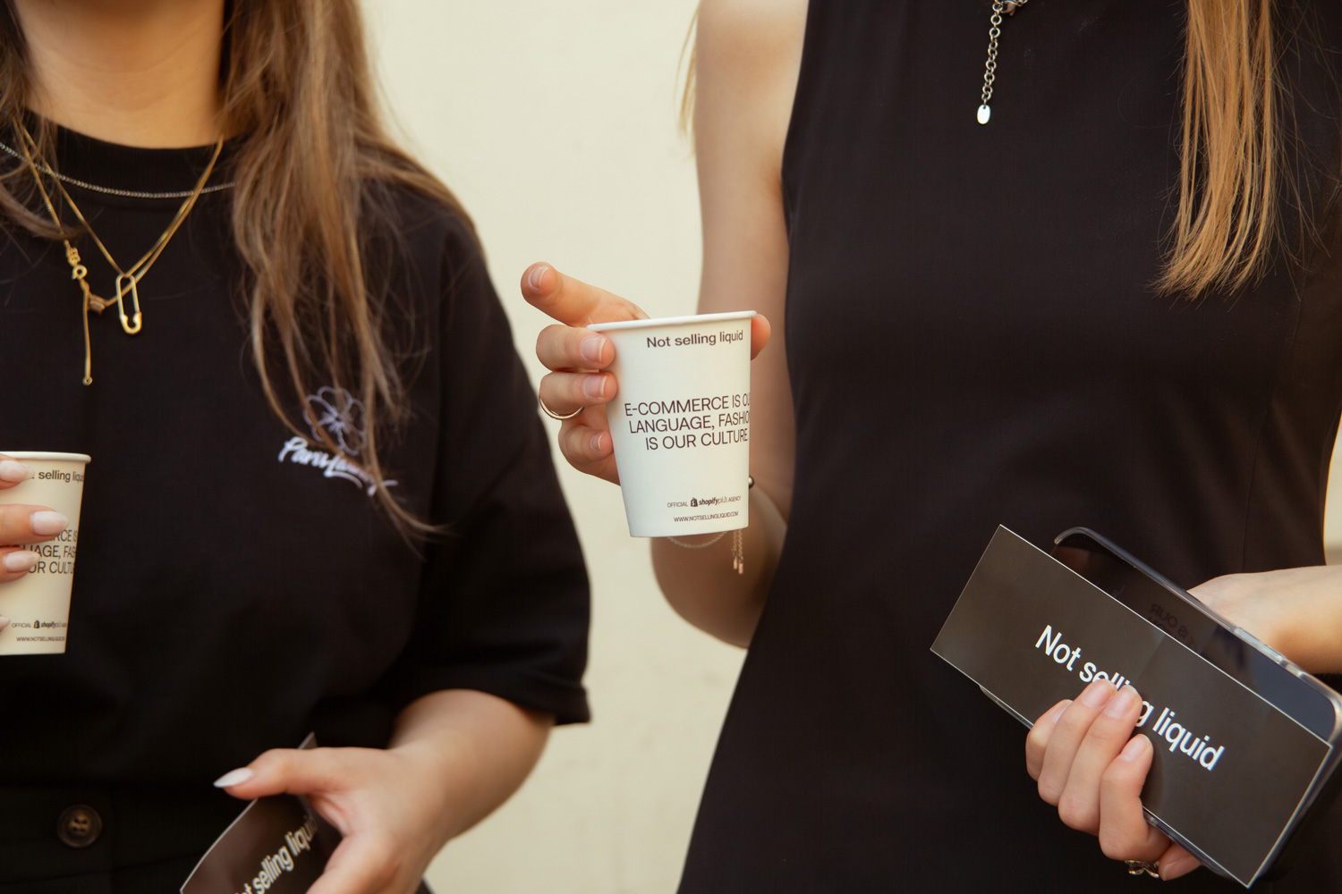 Maak kennis met het bureau achter het online succes van merken als ...