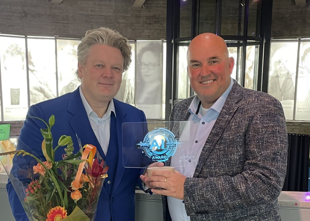 Hans Hoornstra ontvangt AI Award “AI Person of the Year” - Emerce