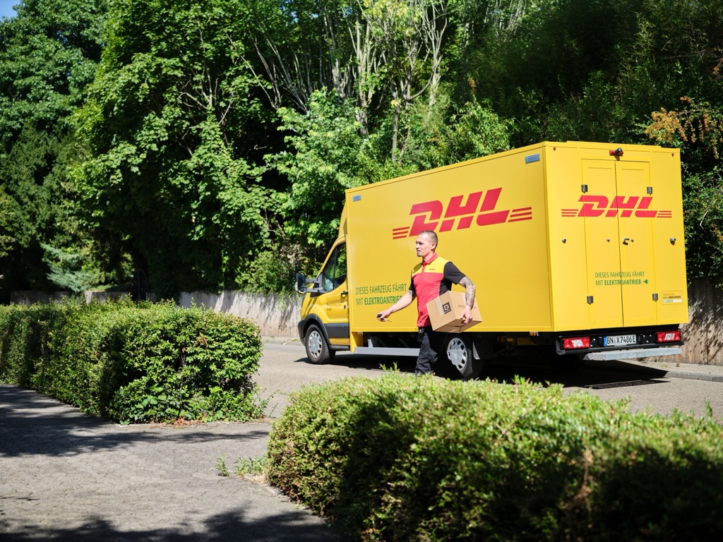 DHL Parcel verhoogt tarieven vanwege personeel en milieu - Emerce
