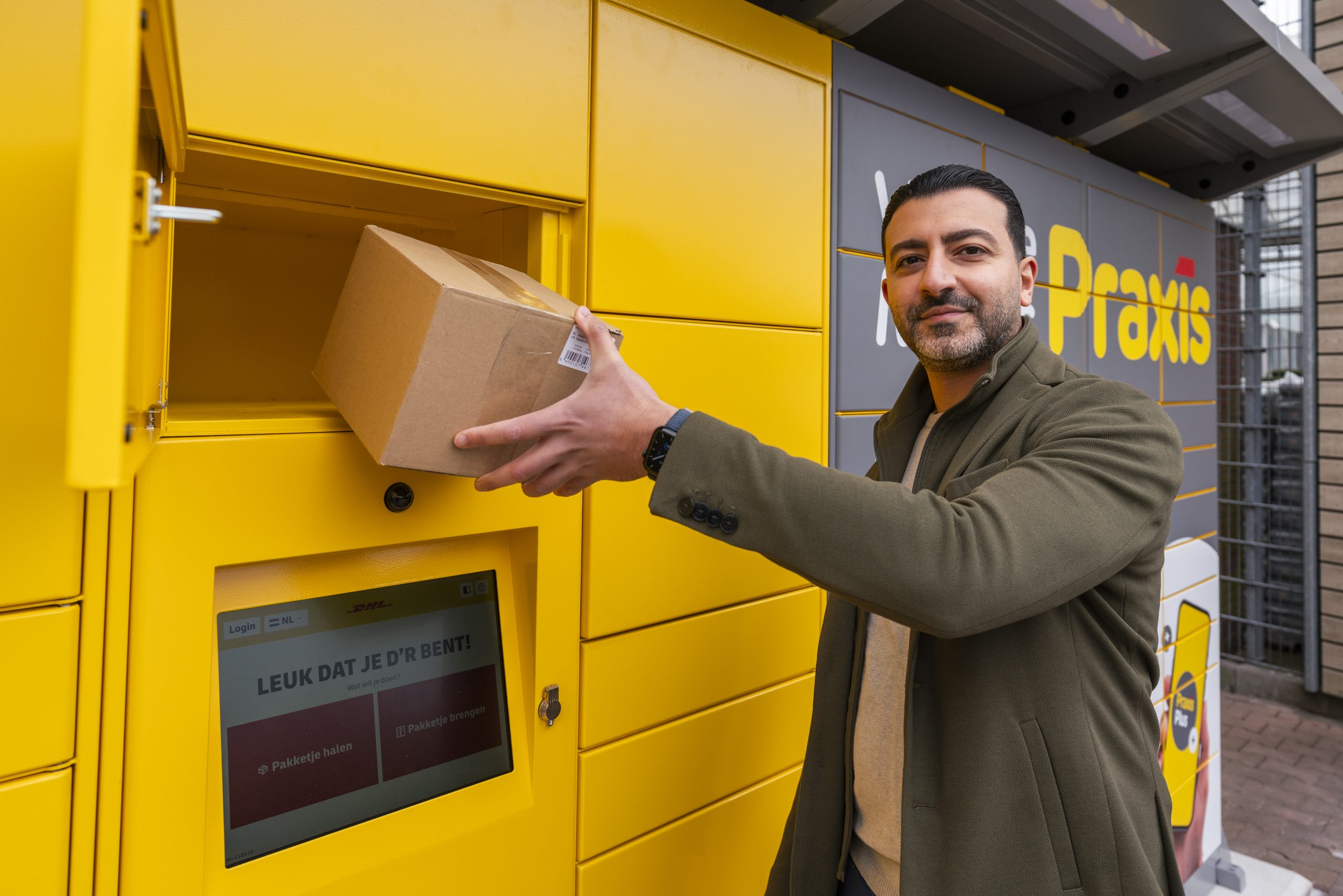 Praxis met nieuwe service: DHL Pakketautomaten voor het verzenden en afhalen van pakketten - Emerce