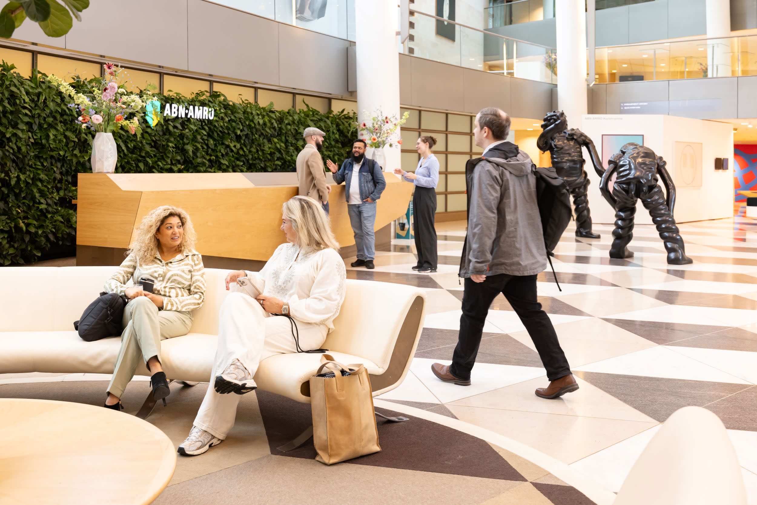 ABN AMRO boost digitale innovatie met MiCAR-licentie en Smart ...